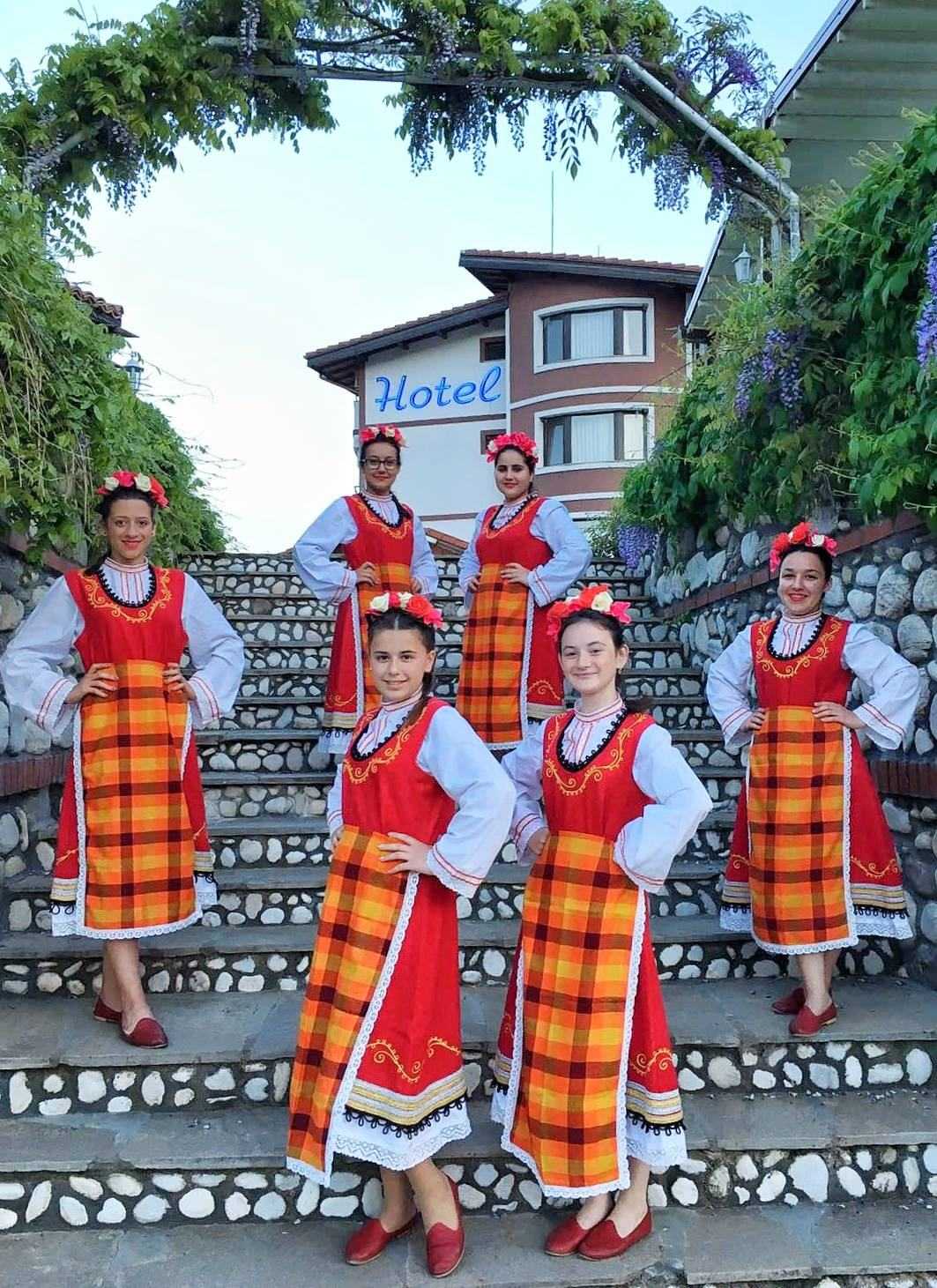 The magic of traditional costumes - youthfolklore.com